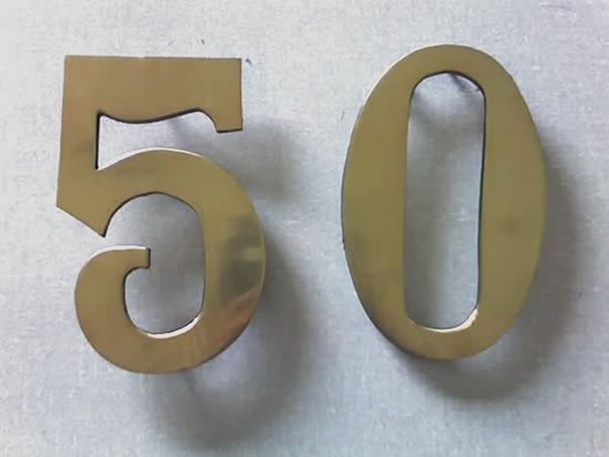 Número de Bronze Pequeno 10x10 - Fundição Campo Belo